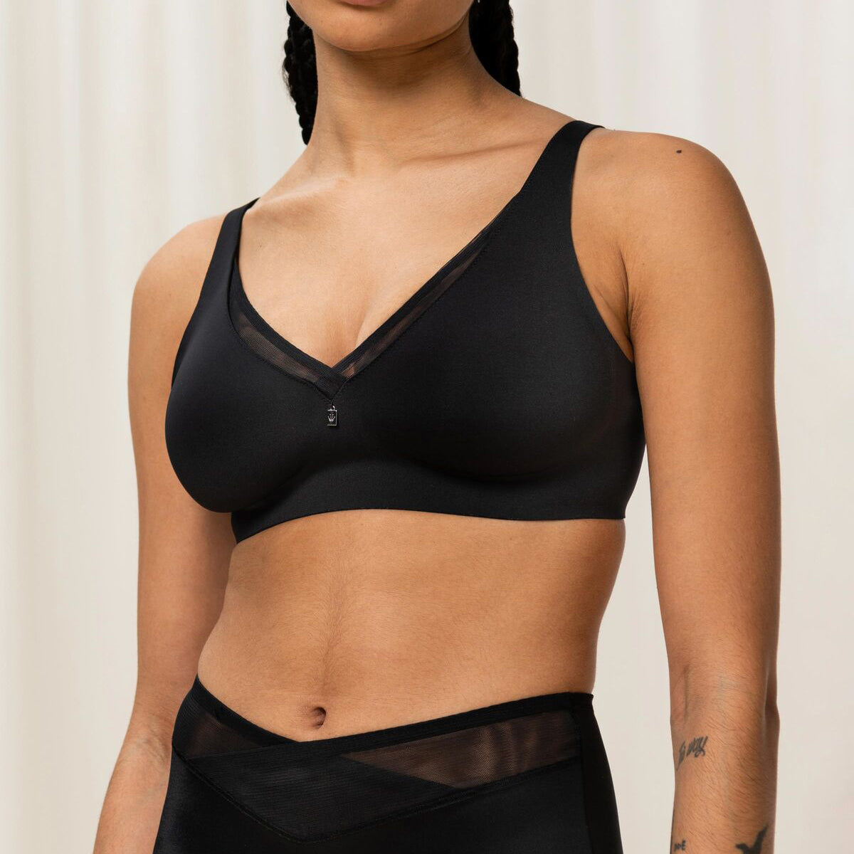 Triumph True Shape Sensation N01 pienentävät rintaliivit, musta